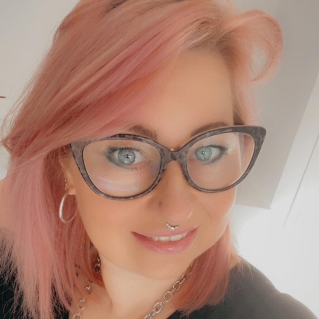 Emma Simmons - Salon Lookbook